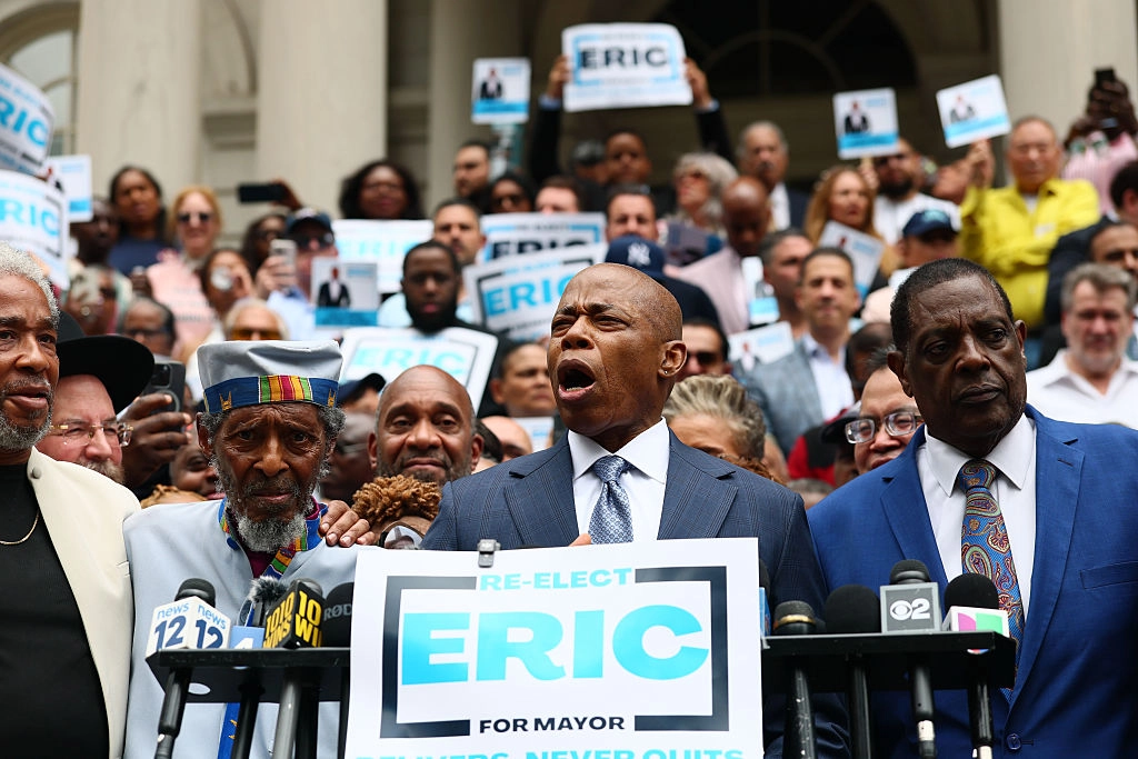 El alcalde Eric Adams lanza su campaña para la reelección