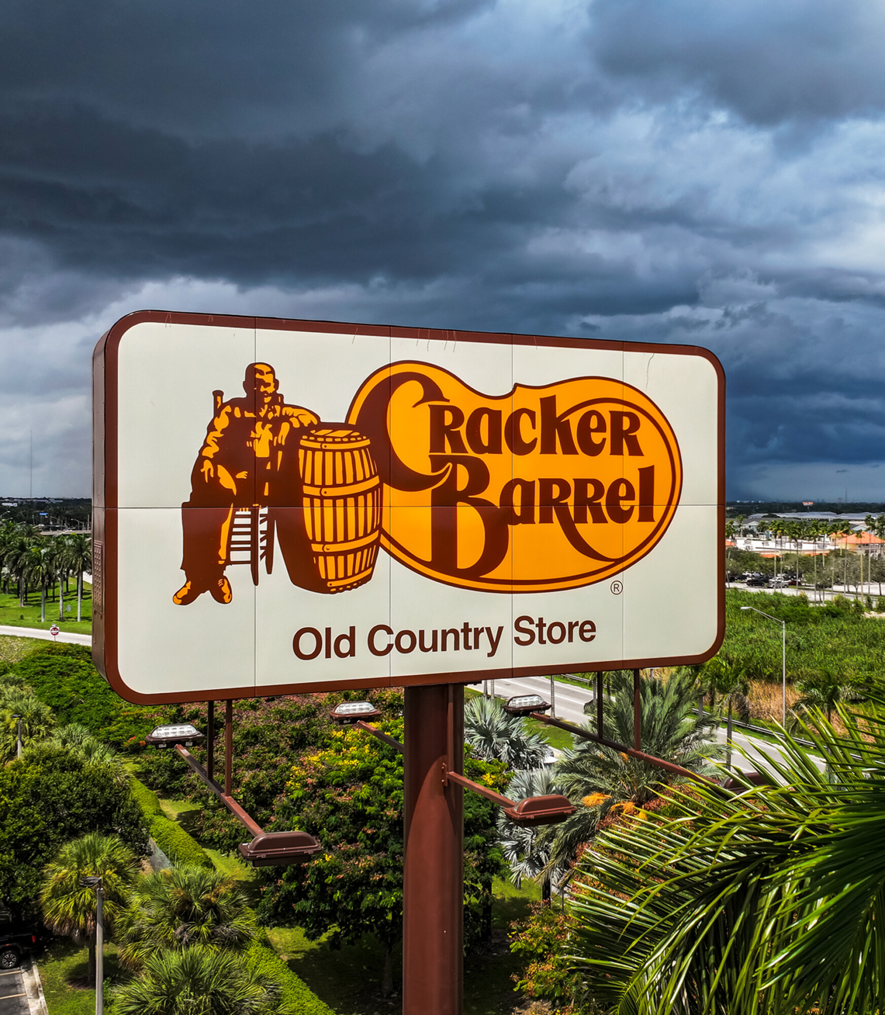 Que debe saber sobre repentino cambio de logotipo de Cracker Barrel