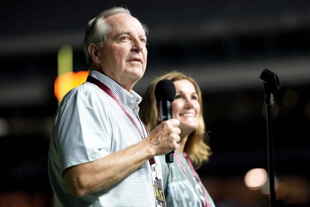 Renuncia presidente Texas A&M por video de identidad de género